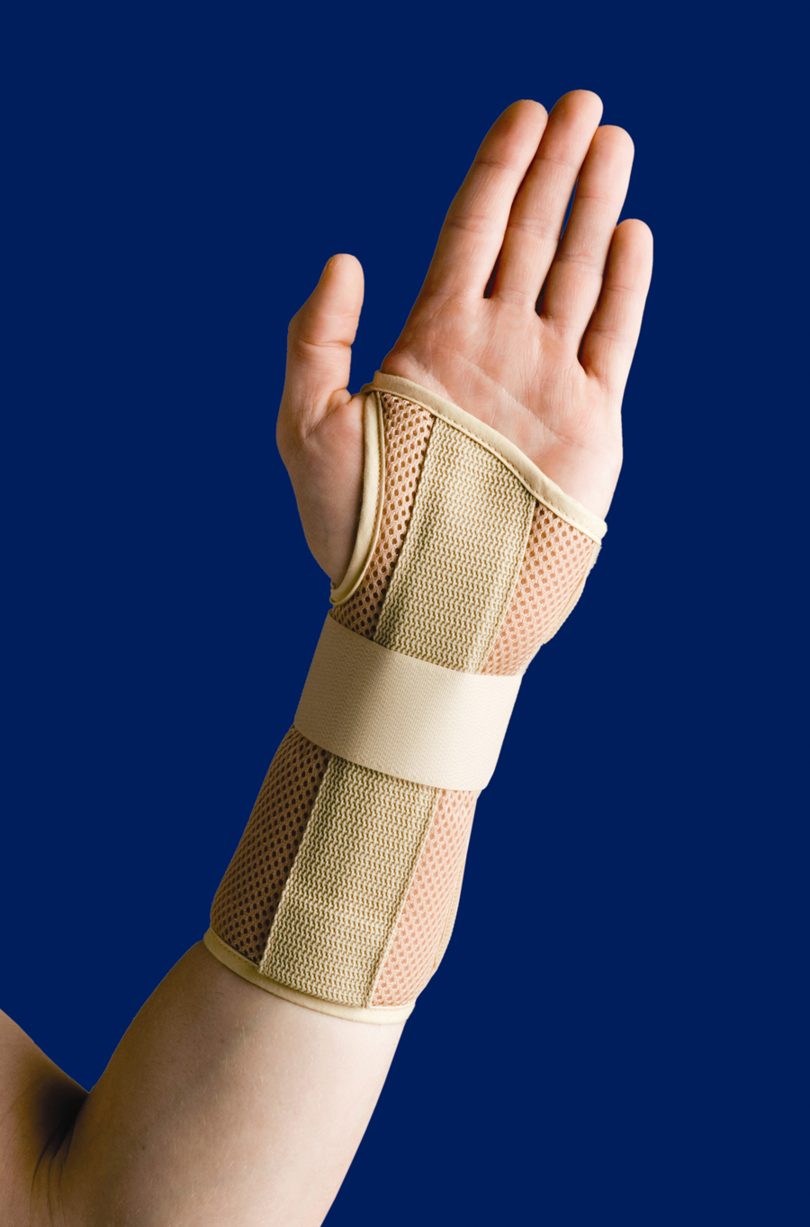 metal enclosed wrist brace | Inquisitive Quest
